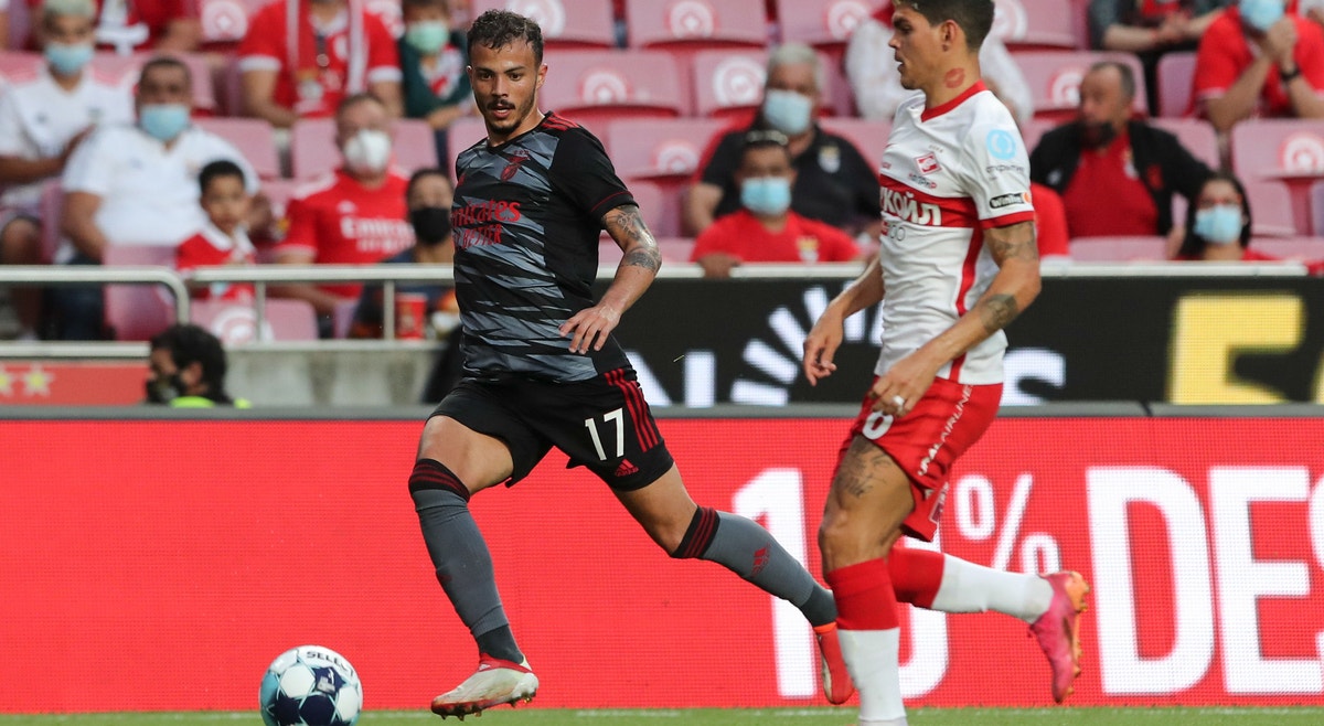 Benfica volta a vencer Spartak e apura-se para o 'play-off' da ...