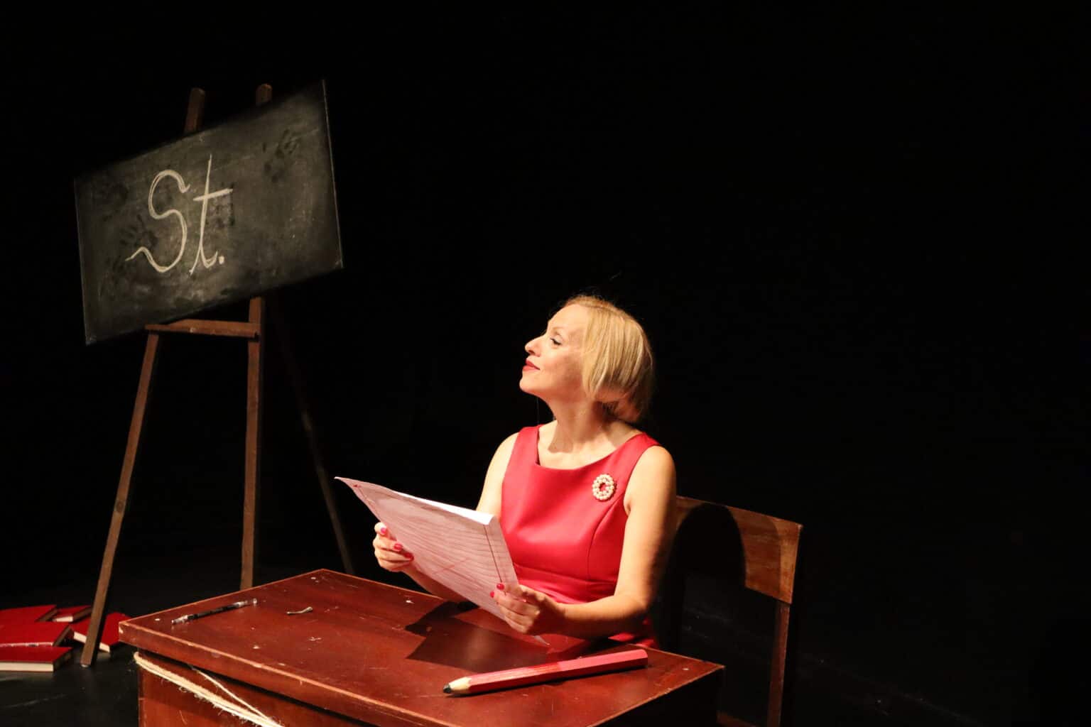 Espetáculo bilingue. Entrevista exclusiva com Sofia Borges, "menina Julie". Na Casa de Portugal ...