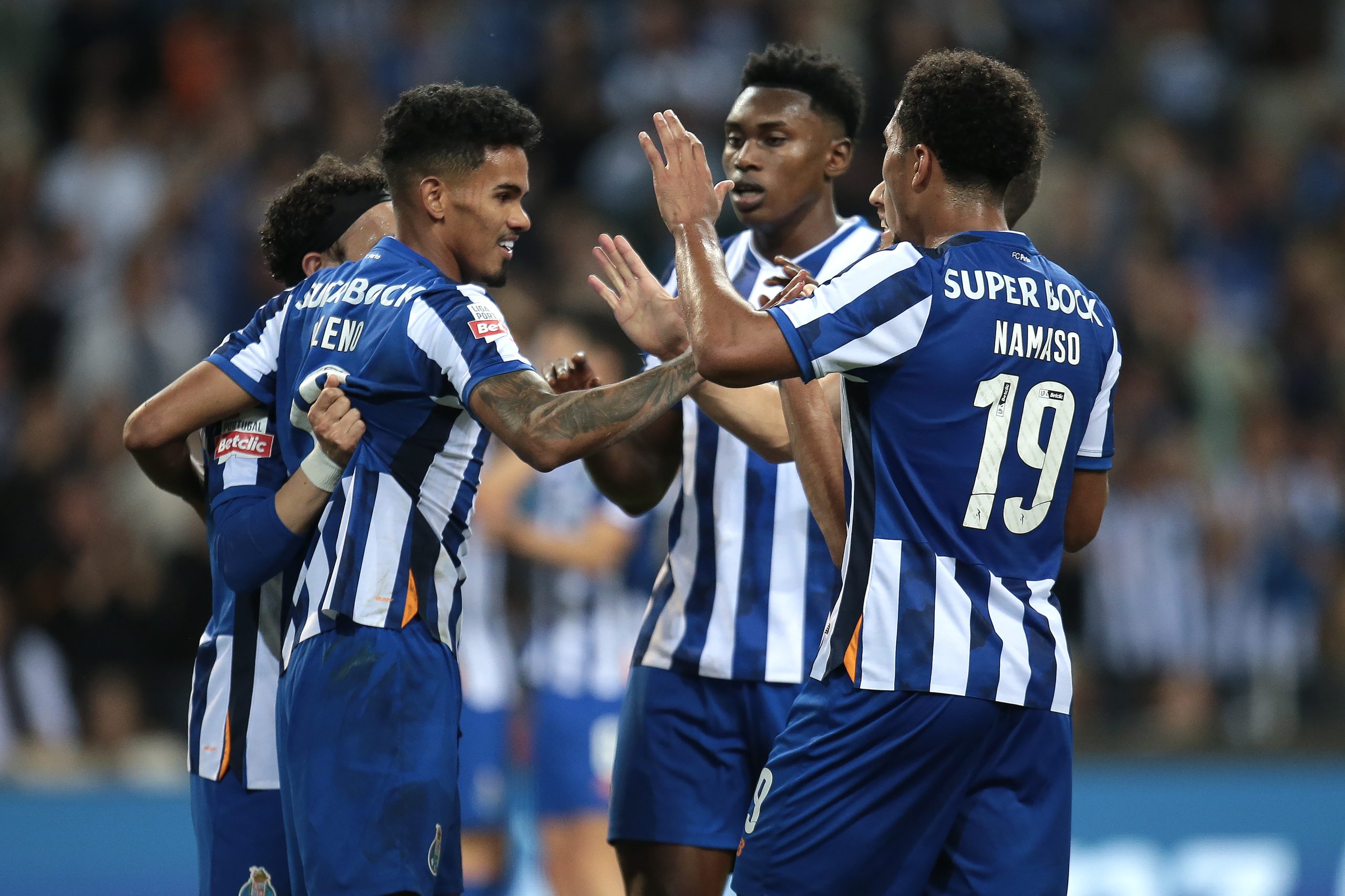 FC Porto goleia Estoril Praia e mantém diferenças para o líder - Radio Alfa